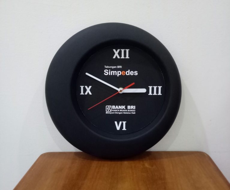 Jam dinding Modern: Fungsionalitas dan Desain yang Menarik
